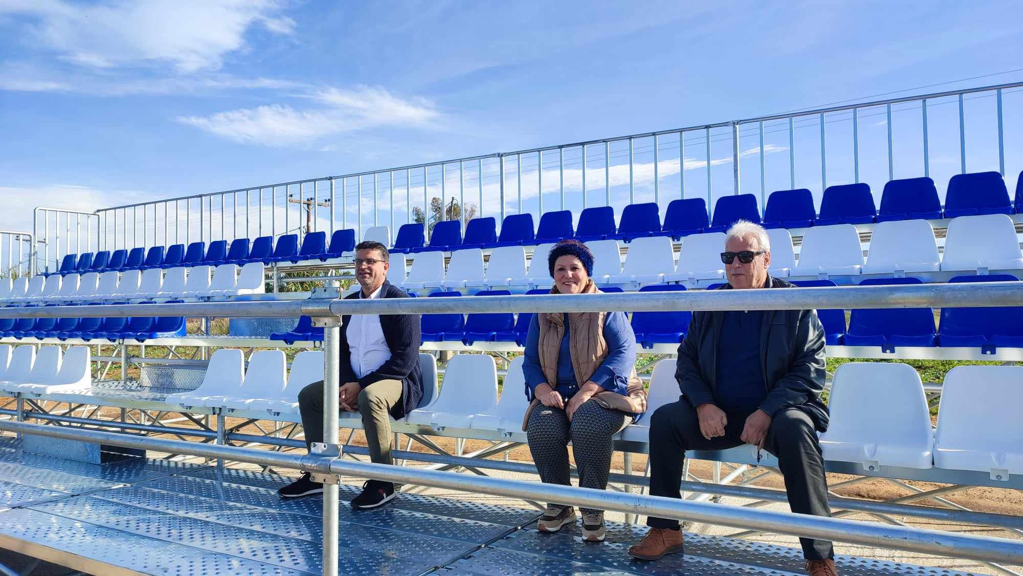 Νέες κερκίδες στα γήπεδα Κουρτεσίου και Μανολάδας! - www.ilia-net.gr
